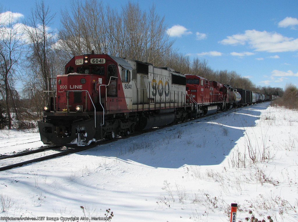 SOO 6041 east at Spicer